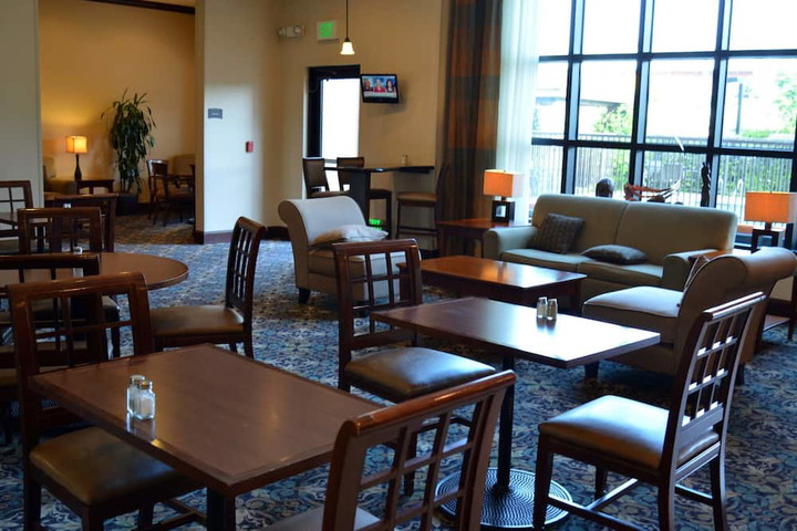 Spacious 1br Suite W/ Free Breakfast, Pool & Gym - Texas
