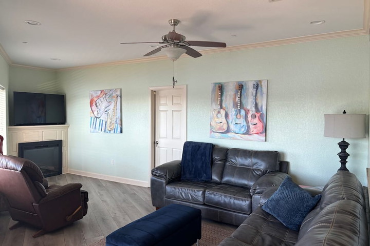 Lakefront Home Away From Home! - Hot Springs, AR