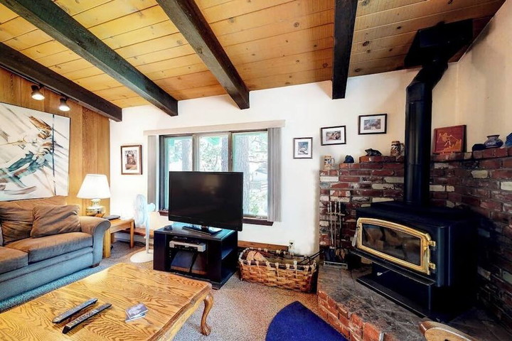 Lodge-like Condo W/ Balcony, Shared Indoor Pool/hot Tub/sauna - 1 Mile To Slopes - Mammoth Lakes, CA