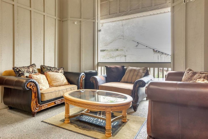 New! 3rd Floor Front Side Penthouse Suite - 303 By Grand Wood Suites - Nashville, IN