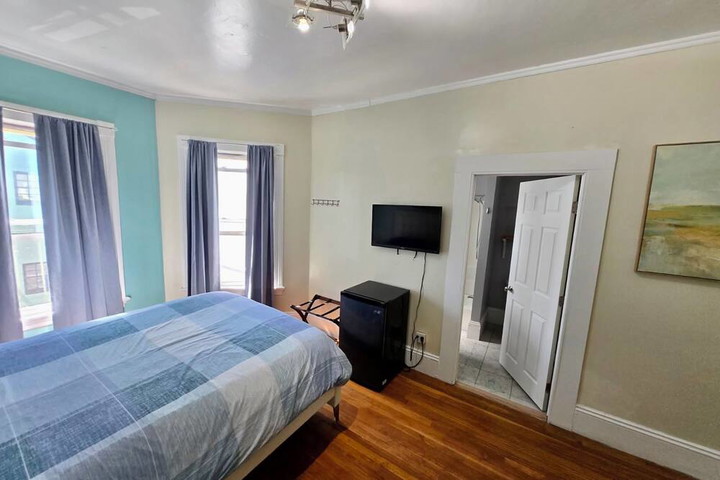 Nice Large Room In Federal Hill, Downtown - Providence, RI