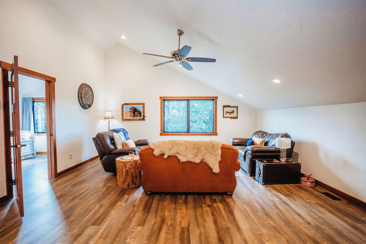 House On The Hill Your Perfect Getaway In Hill City, South Dakota - Hill City, SD