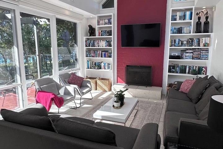 Your Waterfront Home Away From Home (Ev & Pet Friendly) - Newcastle