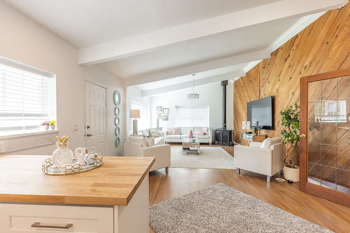 Spacious Family Home Central To Squamish - Squamish