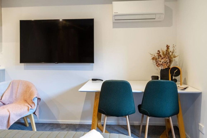 Trendy Ground Floor Studio  - Central Cafes - Lyttelton