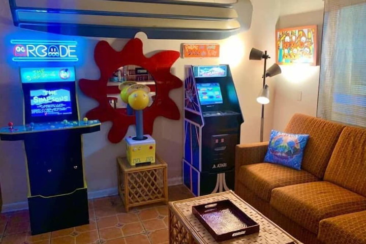 Palm Beach Tropical Retro Hot Tub Pool 2 Bedrooms Best Location - Palm Beach, FL
