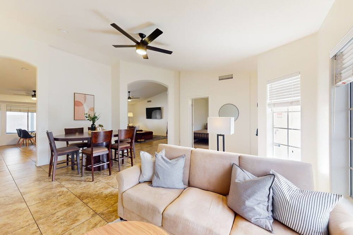 Peaceful Oasis With Private Pool, Large Yard, Dog-friendly, Games & Grill - Glendale, AZ