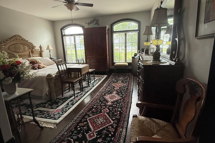Niagara River Idyll Luxurious King Ensuite - Lake Erie, PA