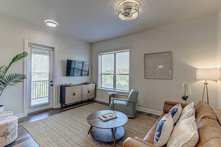 Waterfront Condo For 4 | Resort Pool & Lake View! - Horseshoe Bay, TX