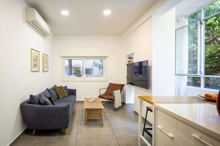 Bauhaus Sea-side Garden Haven By Sea N' Rent - Tel Aviv-Yafo