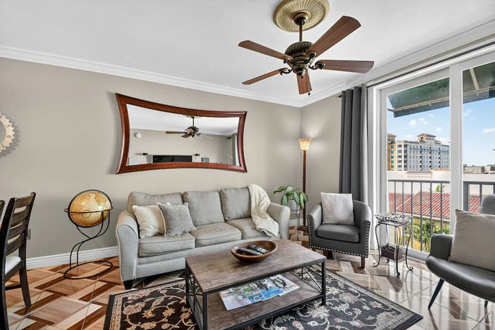 Top Floor Living/penthouse 1br Condo In The Heart Of Cityplace, Wpb - West Palm Beach, FL