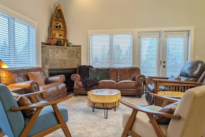 Penthouse Mountain Views W/sauna - Radium Hot Springs