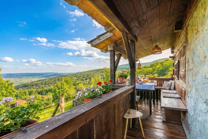 Tiny House Bibi /W Private Garden, Dragatuš, Slovenia - Slovenia