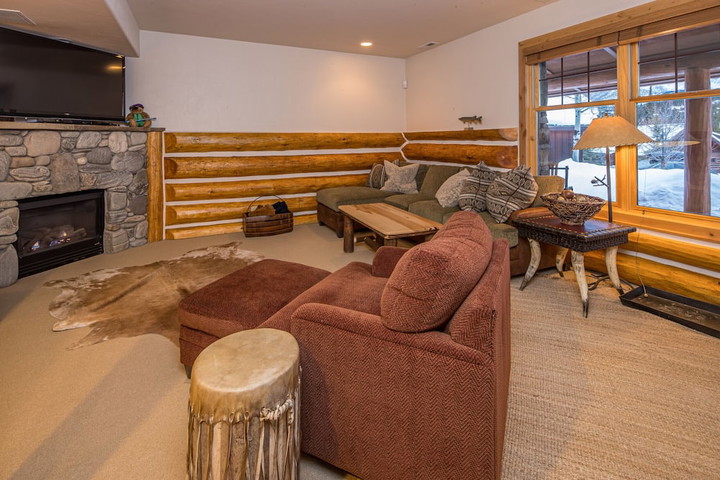 4 Bedroom Ski-in-ski-out Big Sky Cabin - Big Sky, MT