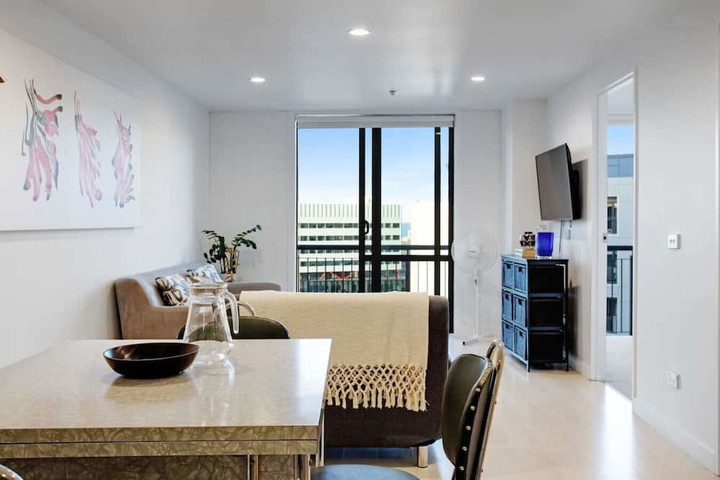 Cityscape Delight With Skyline View | Free Parking - 