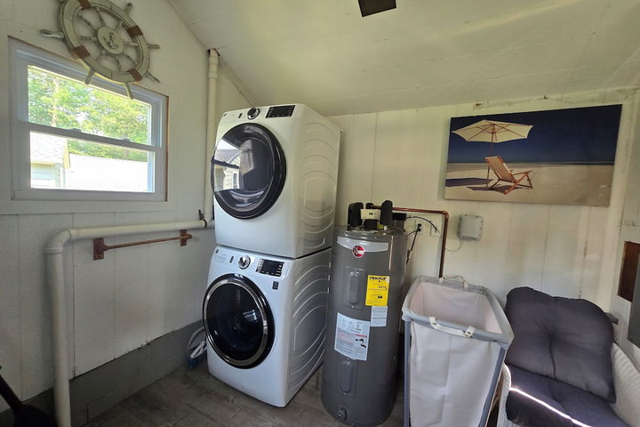 One Bedroom Hamptons Waterfront Cottage Heated Gunite Pool And Firepit - Riverhead, NY