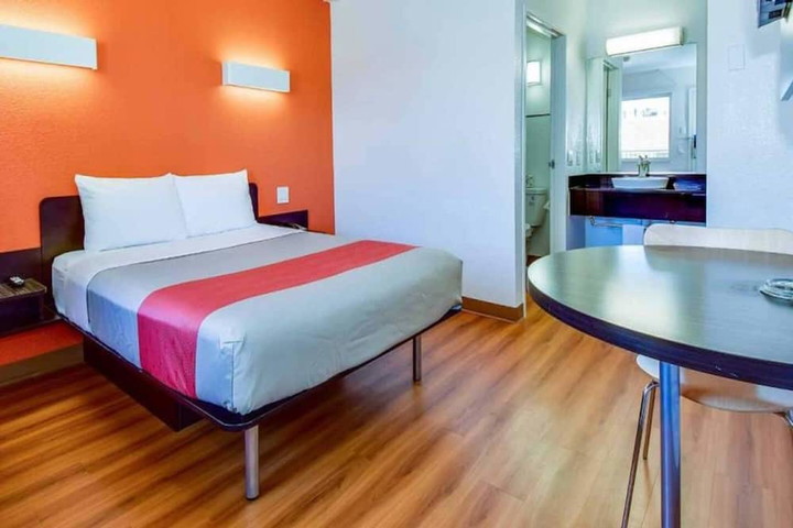 1 Queen Bed | Mobility Accessible Tub Nsmk - Corona, CA