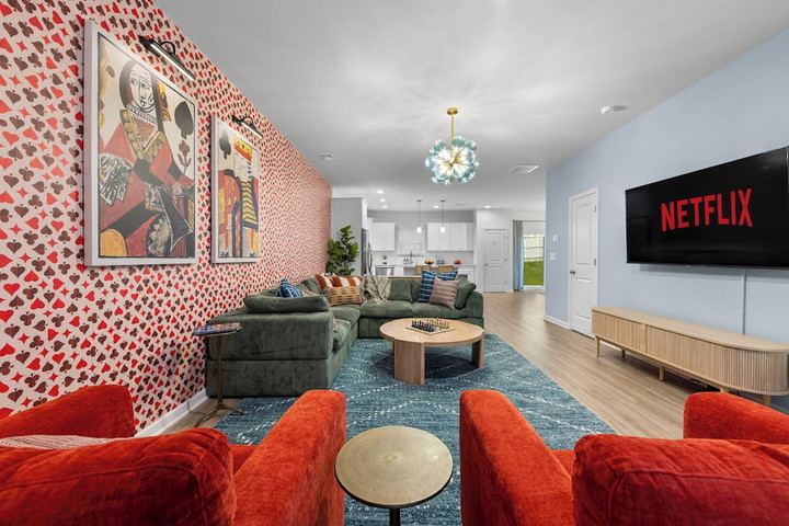 Wow! Charming Charlotte Home W/hot Tub And Game Room! - Charlotte