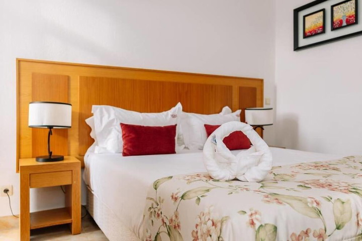 2br Apartments In Praia Da Oura! Balcony Or Patio Flats | 2 Units - Albufeira