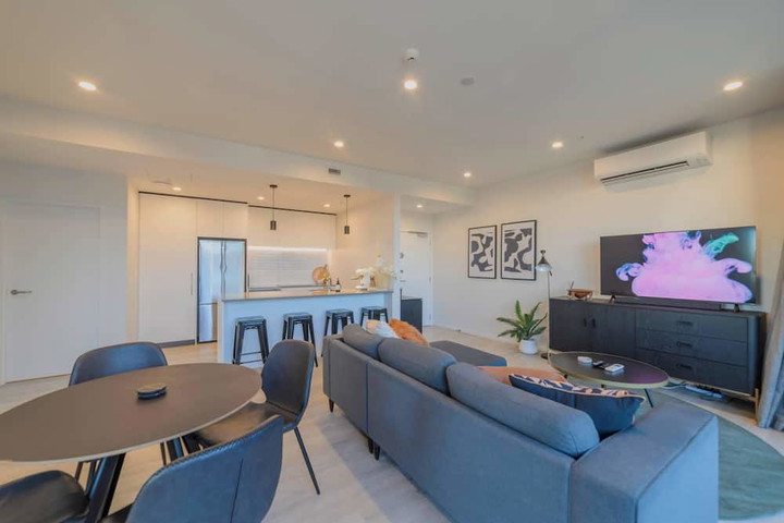Cityside Comfort!  Modern 2br, 2ba With Parking - Christchurch