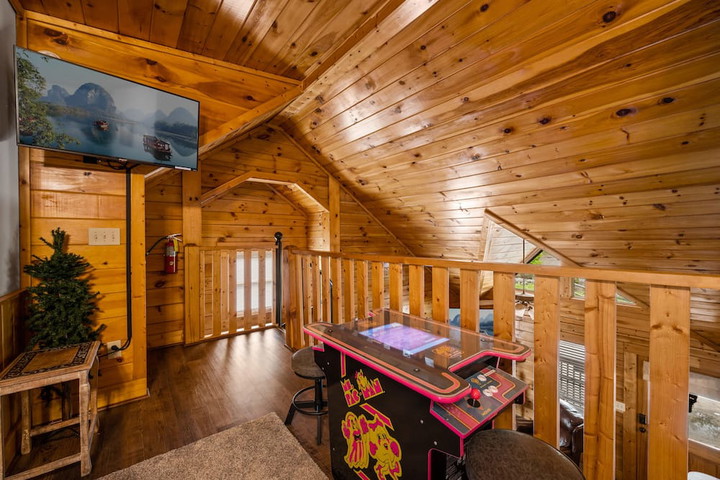 Resort Cabin 3br W/hot Tub & Pool @ Dollywood - Gatlinburg, TN