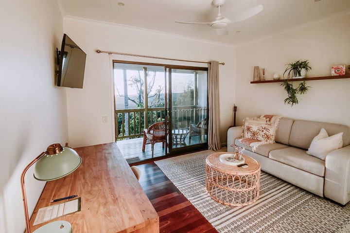 Peaceful Hilltop Cabin With Outdoor Bathtub And Wildlife Views Near Springbrook, Mudgeeraba, Queensland - Springbrook