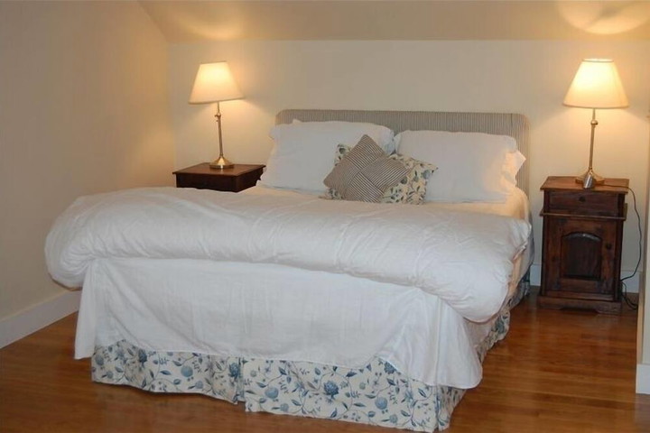 Stunning Studio With Harbor Views - Downtown Historic District - Bristol, RI