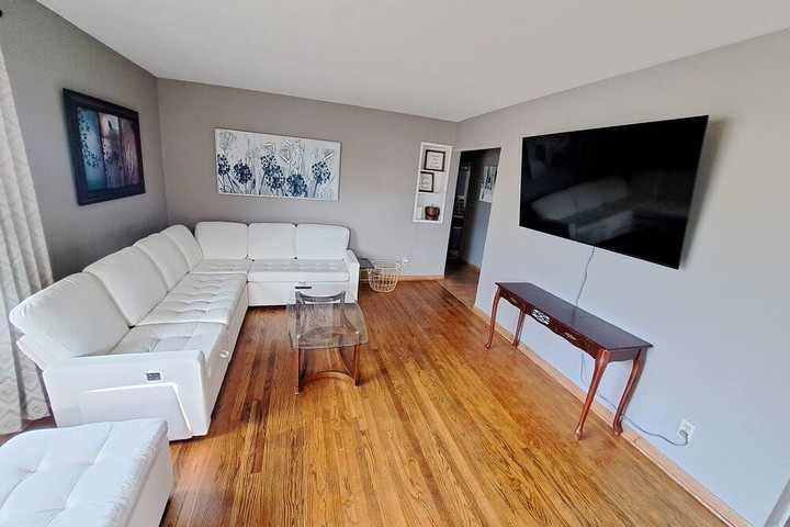 Location! Large Home W/ Country Views, Entertainment, Dubuque - Dubuque, IA