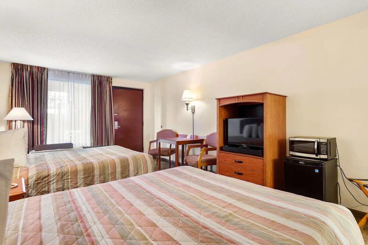 Quiet Stay + Free Breakfast Ideal For Exploring Local Attractions | Outdoor Pool - Crescent Beach, FL
