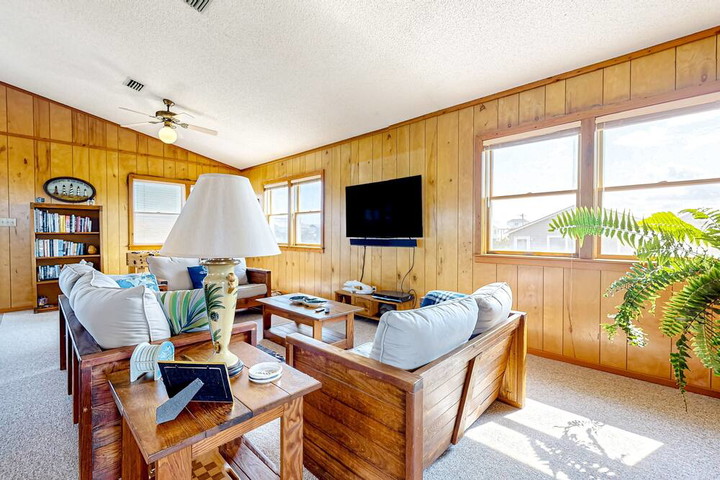 Charming Water View Home With Pool Access, Decks & Outdoor Shower - Dog-friendly - Frisco, NC