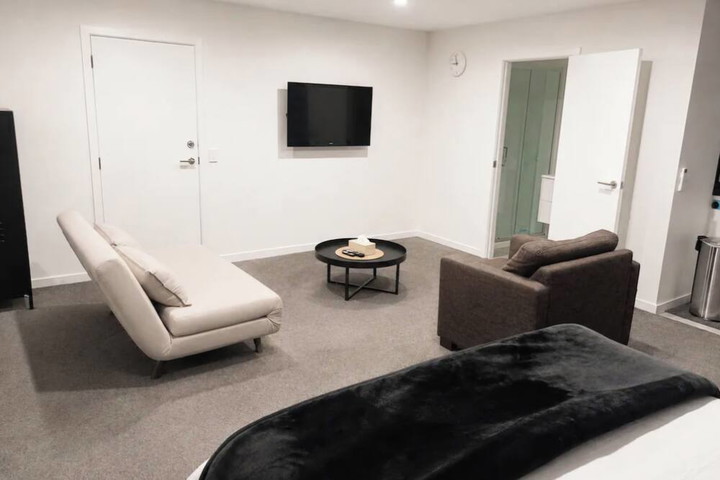 Modern Gound Floor Studio - Bannockburn, New Zealand