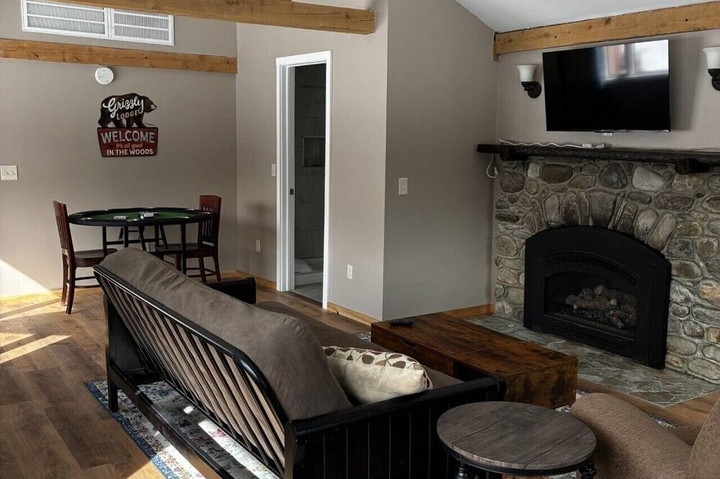 Killington / Rutland   2 Bdrm Cabin W/ Mtn View - Rutland, VT