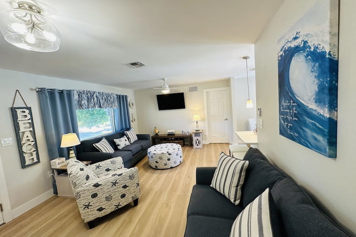 Your Perfect Westcoast Vacation Getaway 12 Guests, Pool, A Beautiful Deck!!! - Sarasota, FL