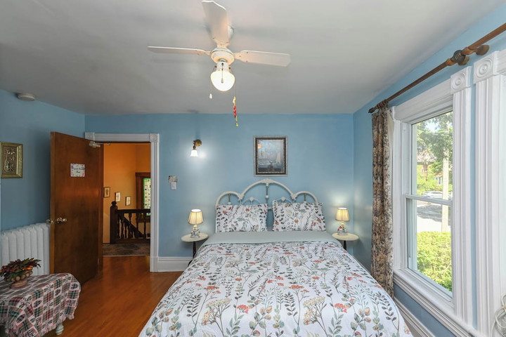 English Garden Room(breakfast Included)-niagara Inn Bed&breakfast - Niagara Falls, NY