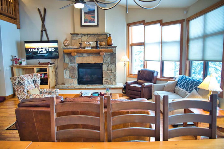 Mountain Townhome 4br 5ba W Pool, Hot Tub, Winter Shuttle, Just Steps To Base. - Steamboat Springs, CO