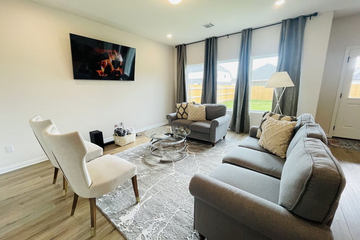 Cheerful 5 Bedroom Home - 6 Miles From Samsung - Elgin, TX