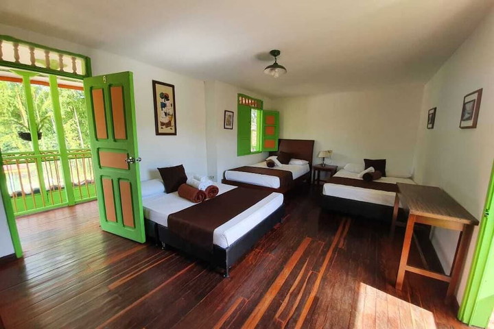Habitación Con 2 Camas Dobles - Número 6 - Pereira