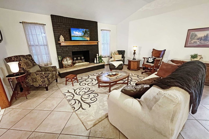 Springdale Gem, Centrally Located, Covered Patio - Springdale, AR