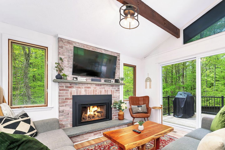 Cozy, Pet-friendly Escape Near Lake & Mountains - Lake Winnipesaukee, NH