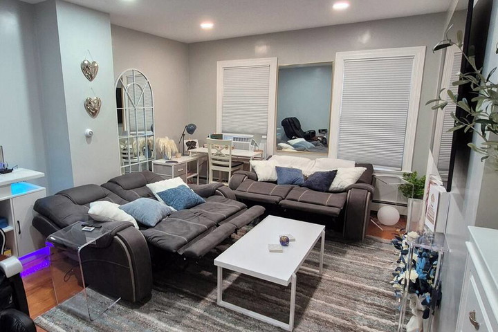 Marvelous 2-bedroom Condo In South Boston With Private Parking - Boston, MA