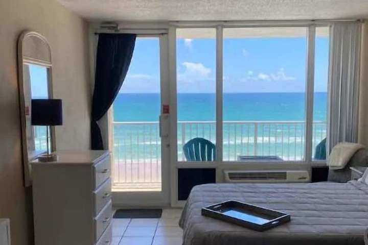 Cute Studio!  Remodeled!  Direct Ocean Front! Pirates Cove 6th Floor - Ponce Inlet, FL