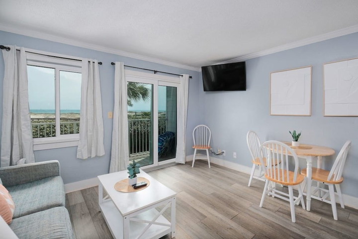 Coastal Beachfront Escape Relaxed Gulf Views & Resort Living - Alabama