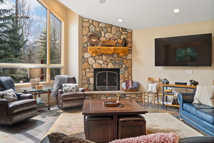 Expansive Retreat With Hot Tub And Game Room - 브레켄리지