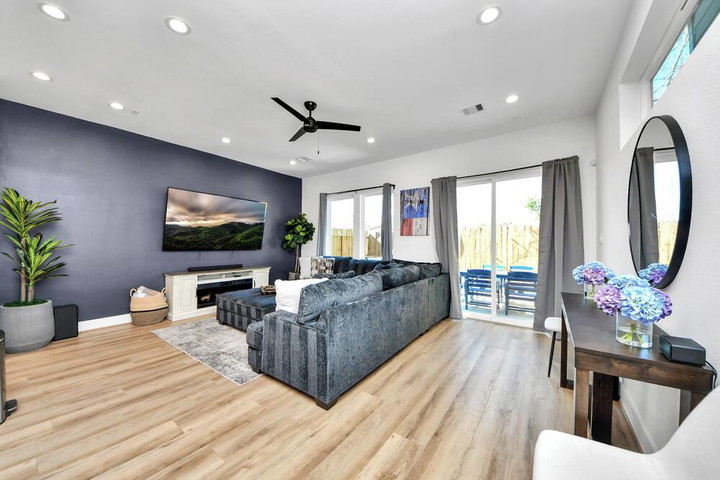 Walk To World Cup Fan Fest!  New 3br Luxe Home, Hot Tub, Min Stadiums, Sleeps 10 - Houston, TX