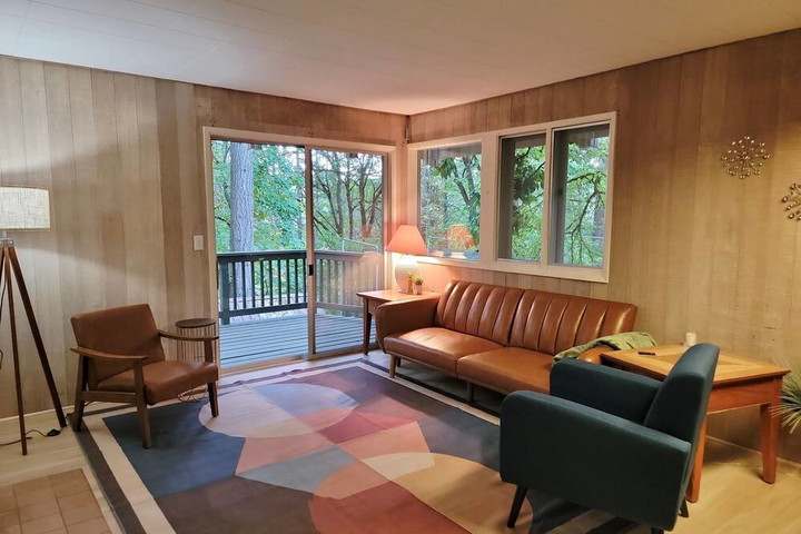 The Crest House- A Forested Retreat - Corvallis, OR