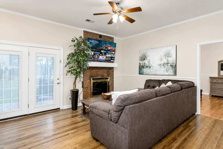 Charming Home With A Huge Fenced Yard - Burlington, NC
