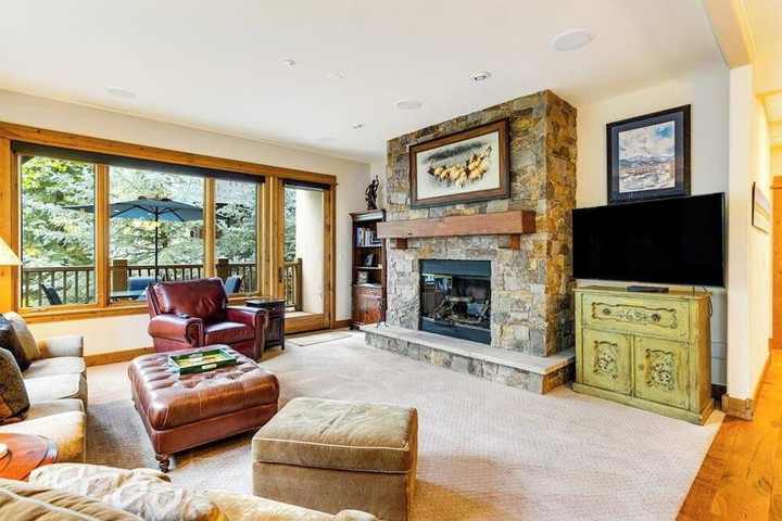 Second-floor Retreat Near The Slopes With Grill, Fireplace, Pool, & Hot Tub - Edwards, CO
