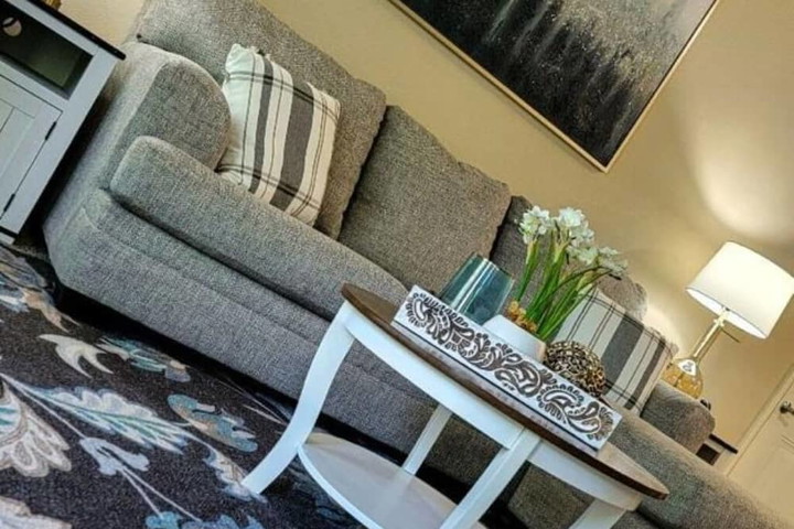 Lakeside Bliss: Near Airport & River City Marketplace - Jacksonville, FL