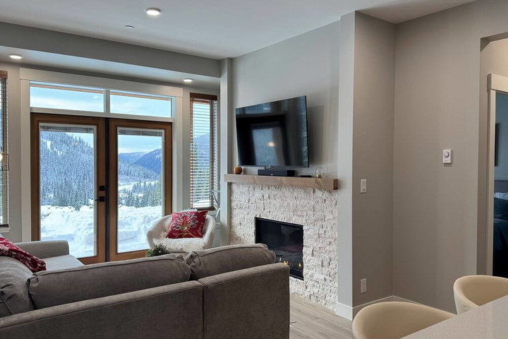 Modern Open Concept 2 Bedroom Ski In/ski Out Bottom Floor Unit! - Sun Peaks