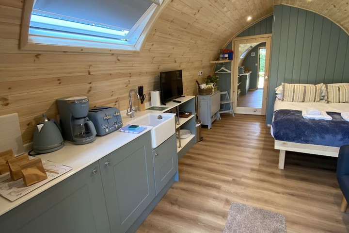 Wild Luxury Bluebell Glamping Pod With Wood Fired Hot Tub In Quiet Rural Setting - Plymouth